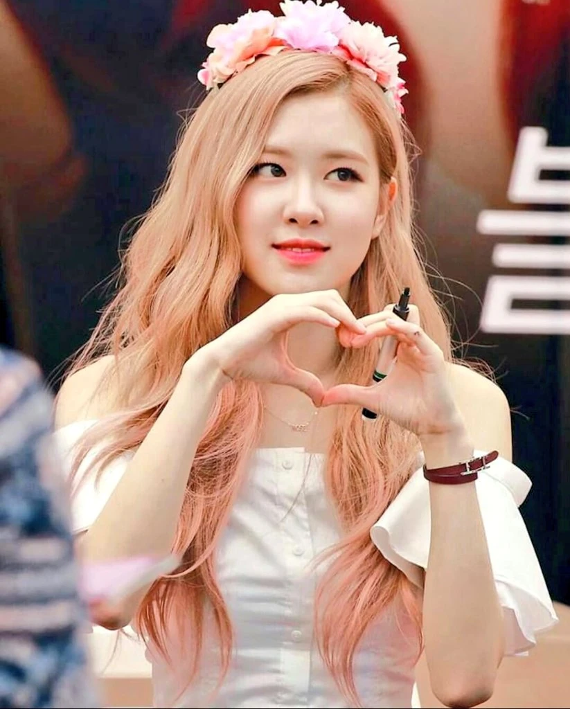 Give me a good picture of Rose (BLACKPINK) and if I like it, that will ...