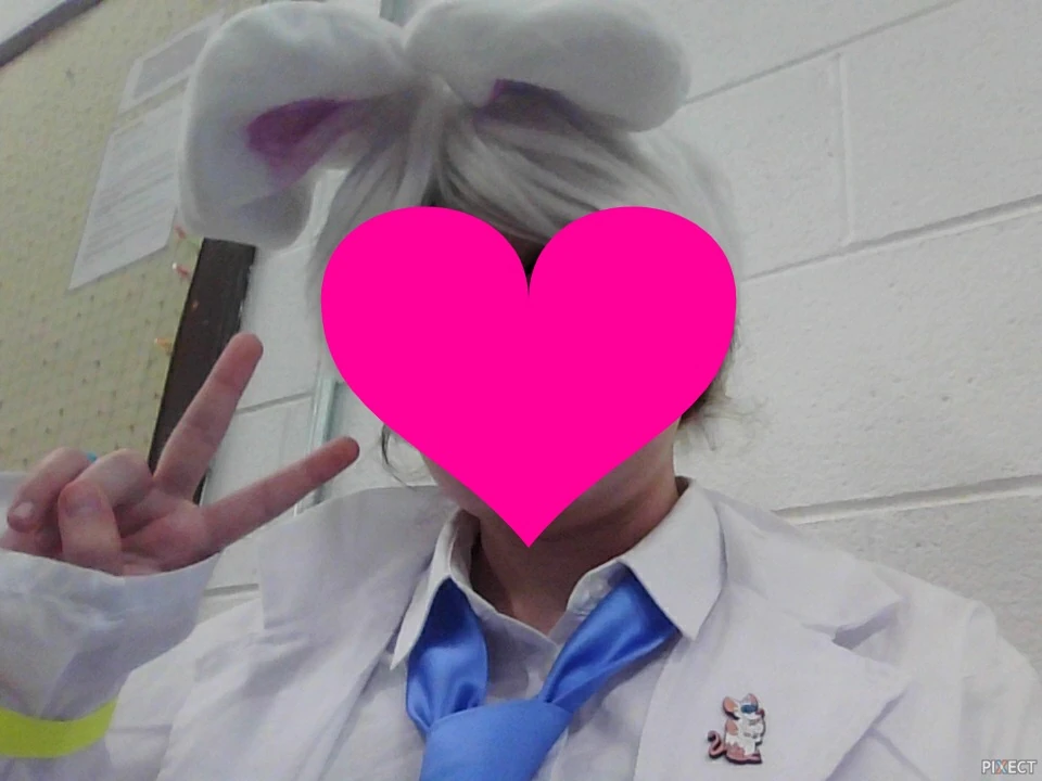 forgot to send a photo of me in my cosplay so here's one | Fandom