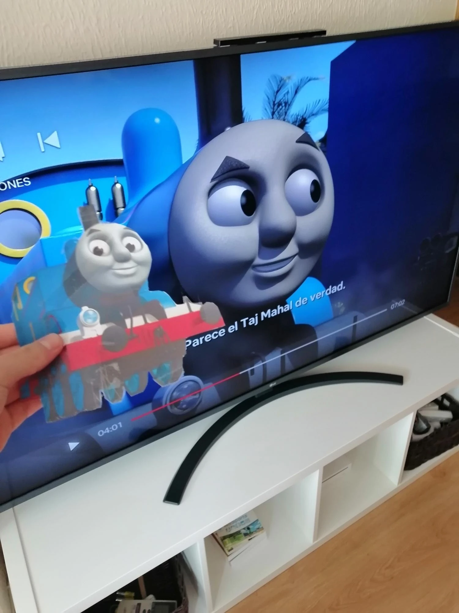 Thomas en su programa de televisión | Fandom