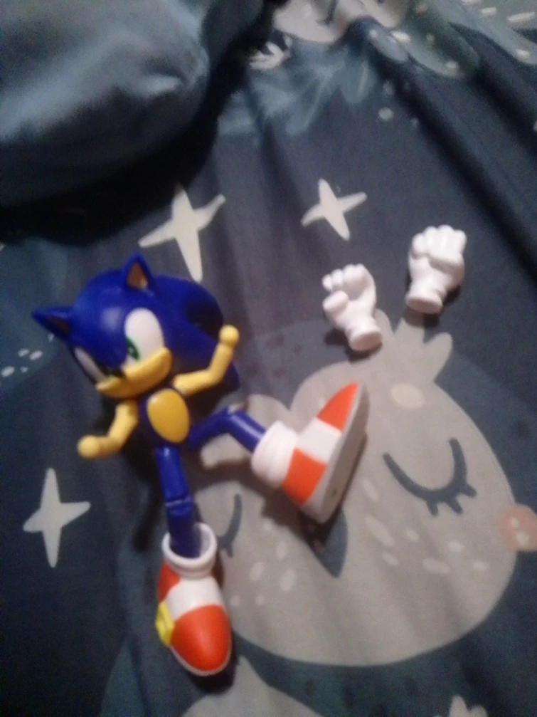 Sonic without shoes and gloves real!! 1! 1!!! 11!!! | Fandom