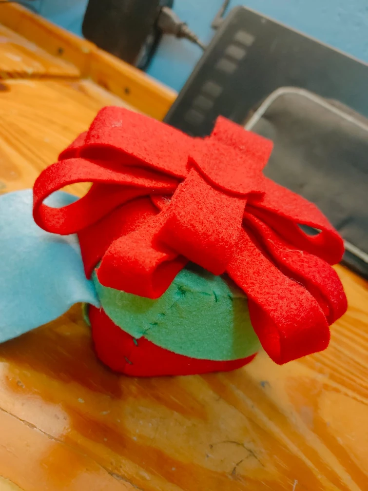 Festive beeeeeeeeeeee | Fandom