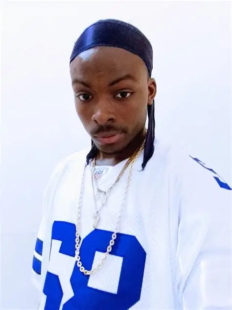 Chris Molo Akapo | Wiki Cantantes | Fandom