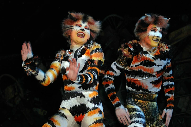 Mungojerrie and Rumpleteazer/Russian | 'Cats' Musical Wiki | Fandom