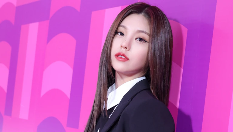 SNEAK Into ITZY Yeji's Bag | Fandom