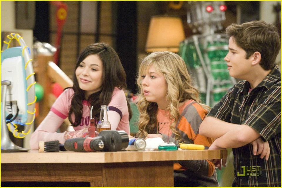 User blog:Ceauntay/iCarly: The Movie vs. iCarly: The Sequel - Box ...
