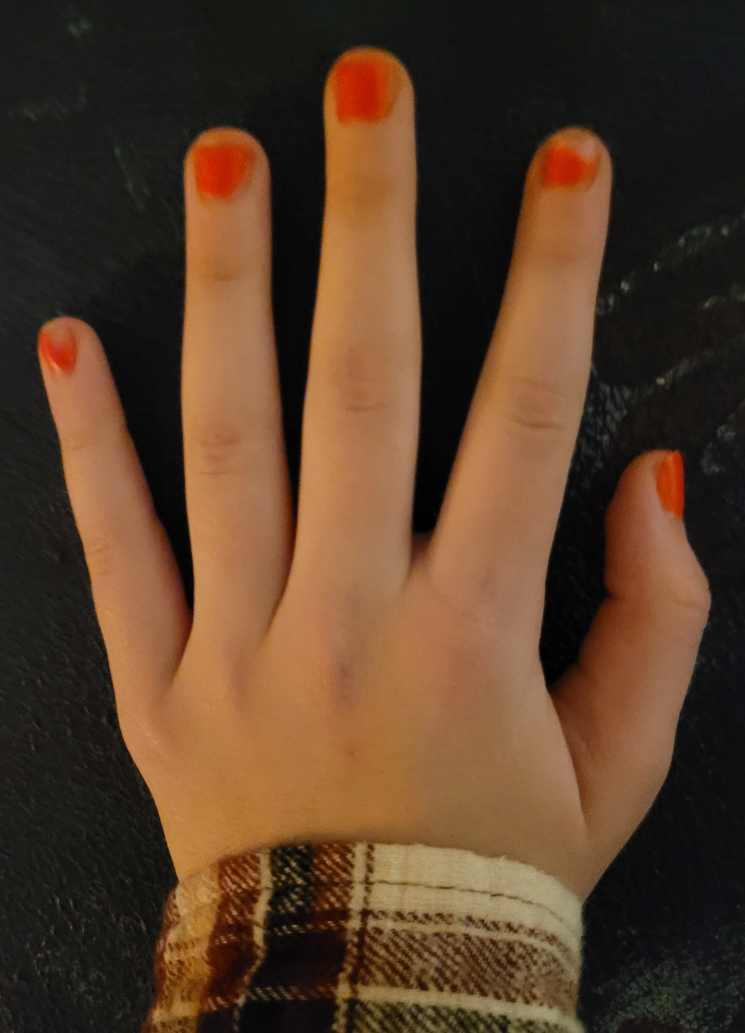 hand reveal because dead hours and no one will see it (maybe??) | Fandom