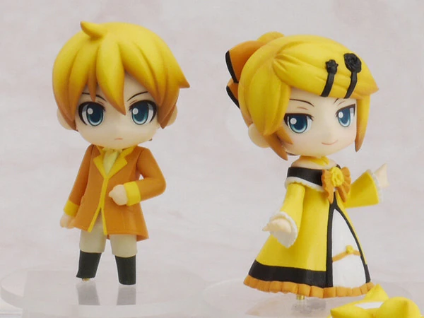 Guys actually does anyone know where to get the little mini nendroids ...