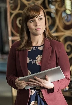 Evelyn | Charmed Chosen-Legacy Wiki | Fandom