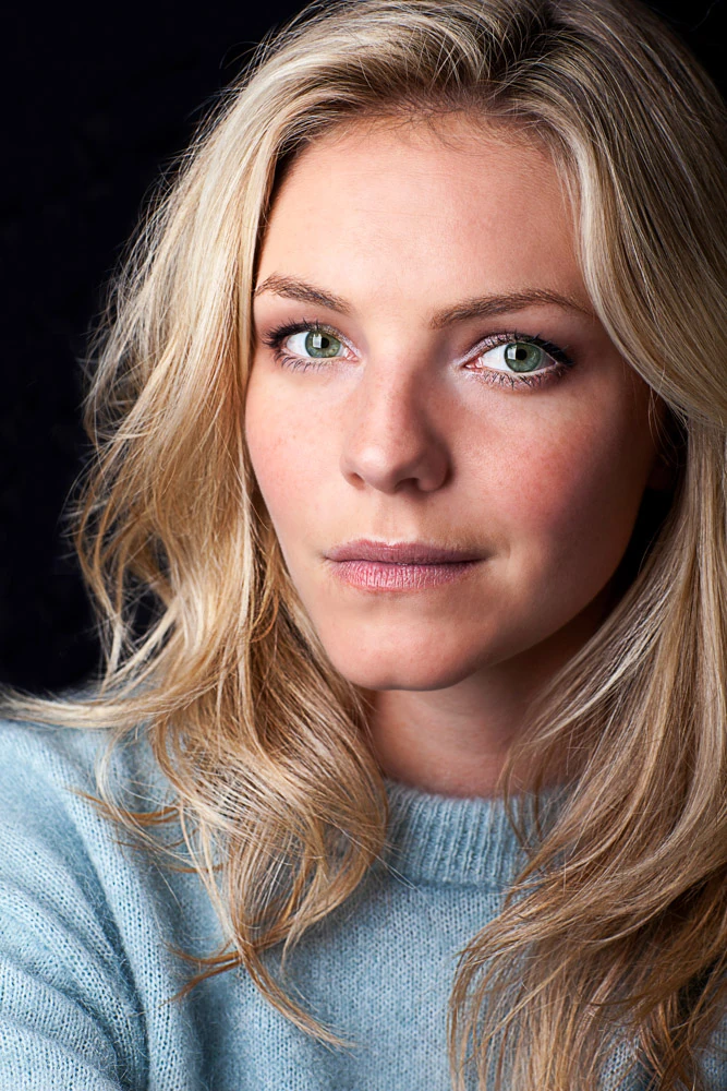 Eloise Mumford And Luke Grimes As Kate Kavanagh And Eliott