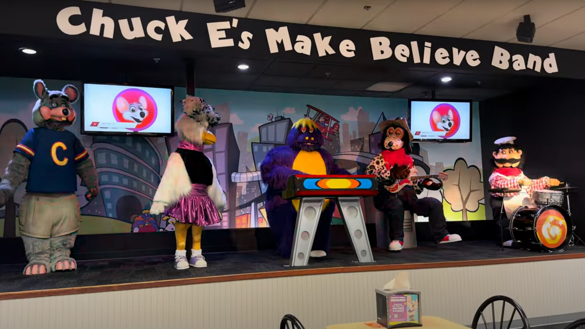 CU 1-Stage Live Stage | Chuck E. Cheese Wiki | Fandom CU 1-Stage Live Stage | Chuck E. Cheese Wiki | Fandom