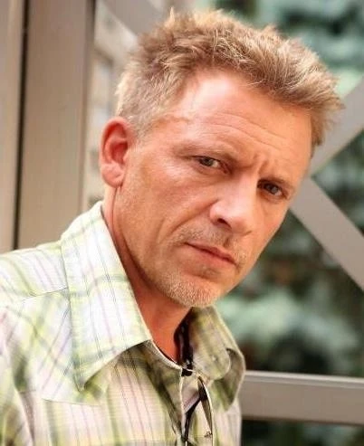 Raymond Steele | Wiki Cincuenta Sombras de Grey | Fandom