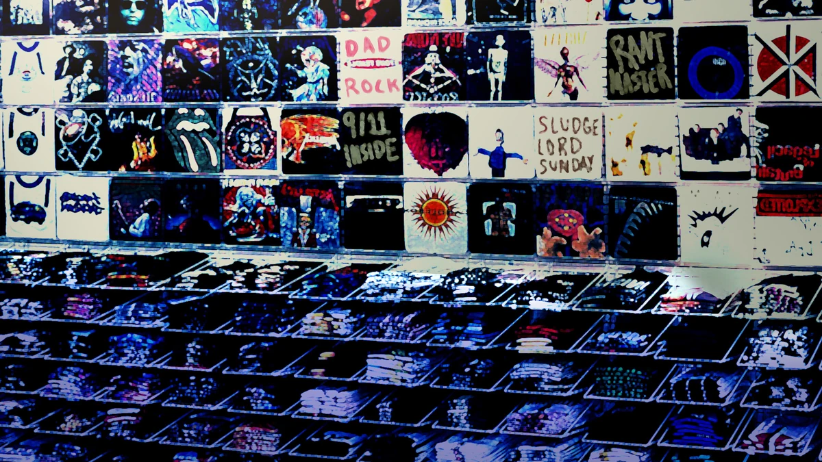 Hot Topic | Class of '09 Wiki | Fandom