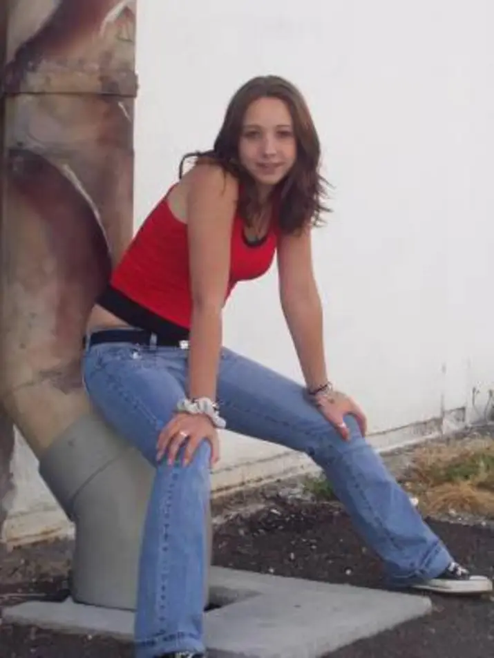 User blog:Mr. Delorian 9201/Miss Scarlett in Jeans | Cluedo Wiki | Fandom