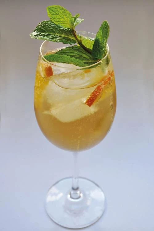 Champagne Julep | Cocktails Wiki | Fandom