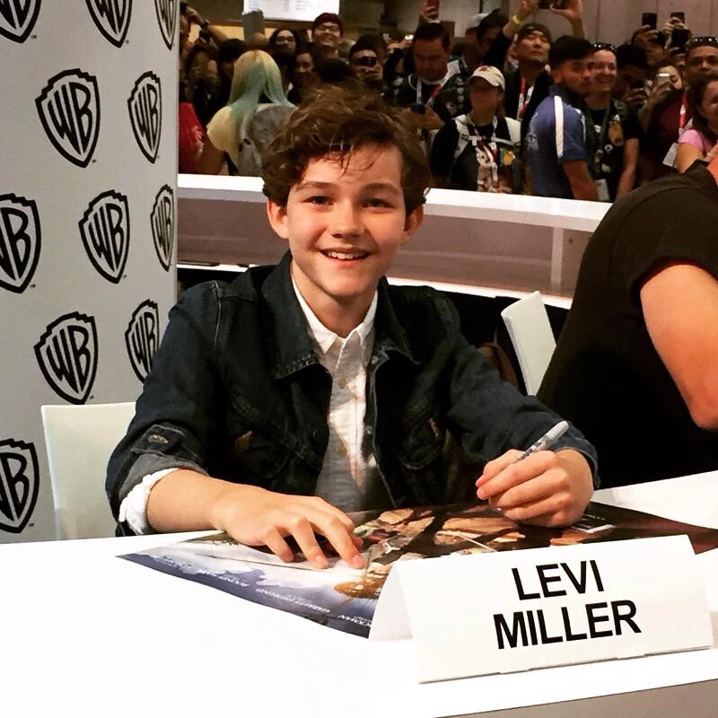 DC COMICS: CBS Supergirl bio Carter Grant | Comic books in the media ...