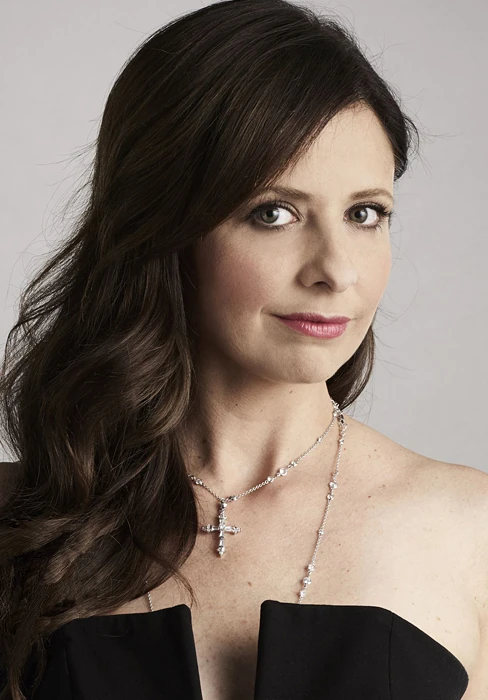 Janet van Dyne-Pym (Earth 2000) | ComicUniverse Wiki | Fandom