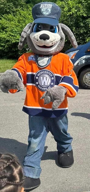 Trax the Dog | Costumed Characters Wiki | Fandom