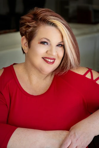 Tracy Wolff | Crave Series Wiki | Fandom