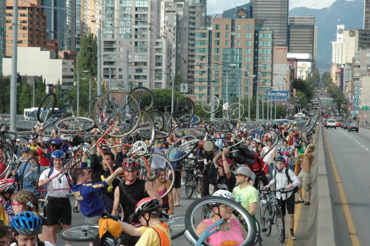 Chicago hold-up | Critical Mass | Fandom