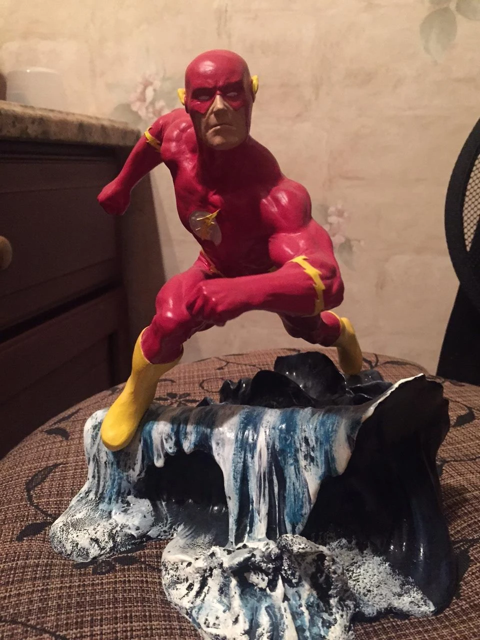 Flash Statue (1995) 2870 | Hey Kids Comics Wiki | Fandom