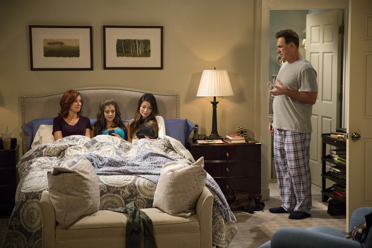 Pilot | Crowded Wikia | Fandom