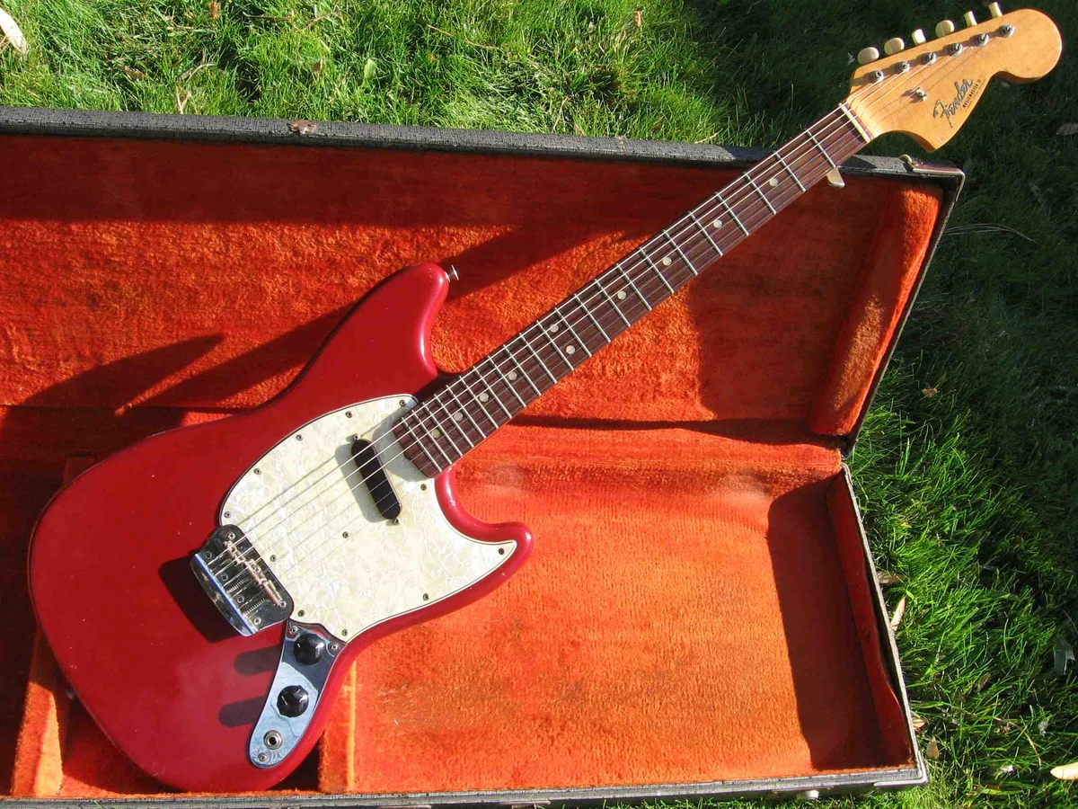 Fender Musicmaster Dakota Red | Crush 40 Wiki | Fandom
