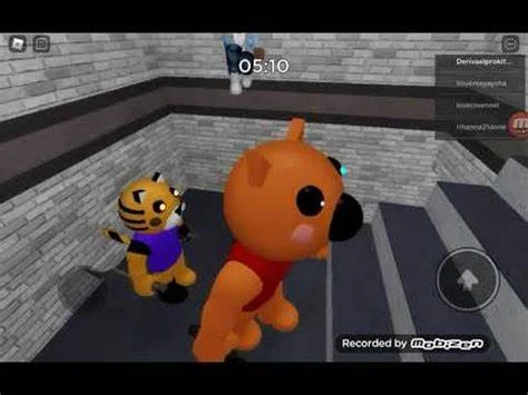 is foxy and tigry in the back trying too catch the glitcher | Fandom