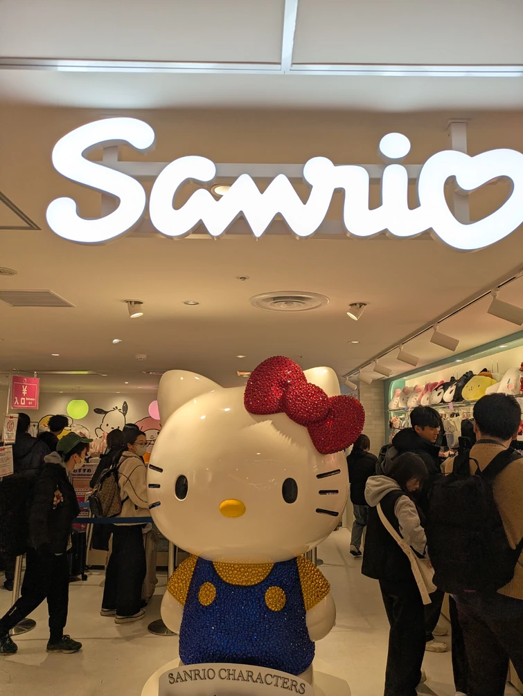 Anyway, here are some photos I took at Pretty Store Tokyo today ...