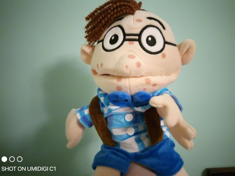 I bought Junior and Cody puppets, pretty sure they are off brand lol ...