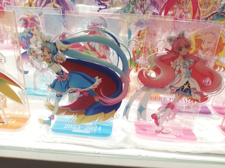 The "Hirogaru Sky! PreCure" team's 20th anniversary acrylic stands is ...