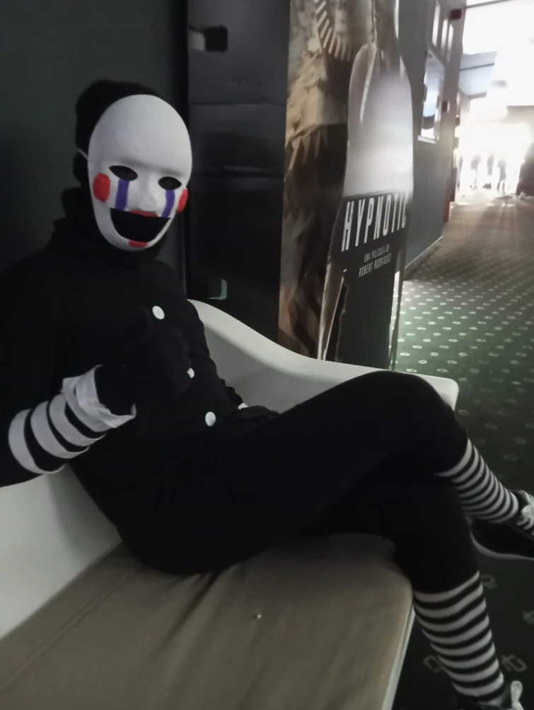 ¡Fui a ver la película de FNaF disfrazado de Puppet! | Fandom