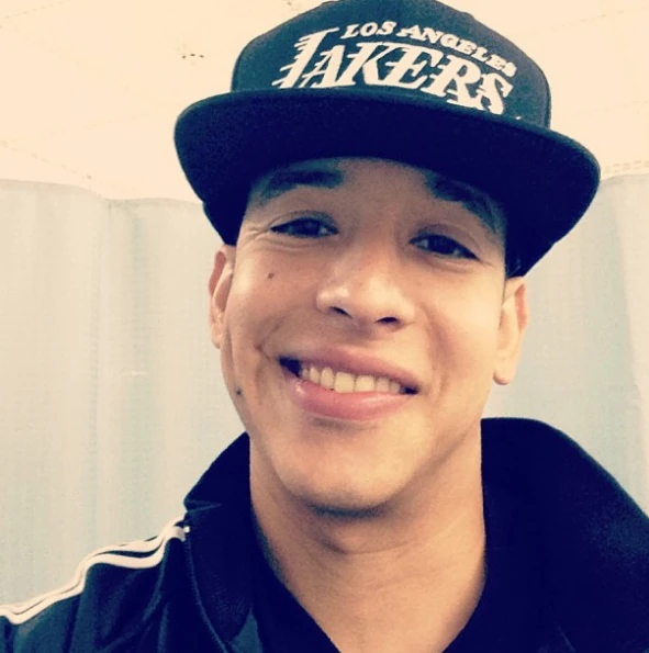 Sigan Brincando | Daddy Yankee Wiki | Fandom