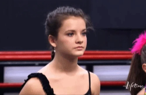 Chasse Aux Gifs De Brooke Hyland Brooke Hyland/Gallery/GIFs | Dance