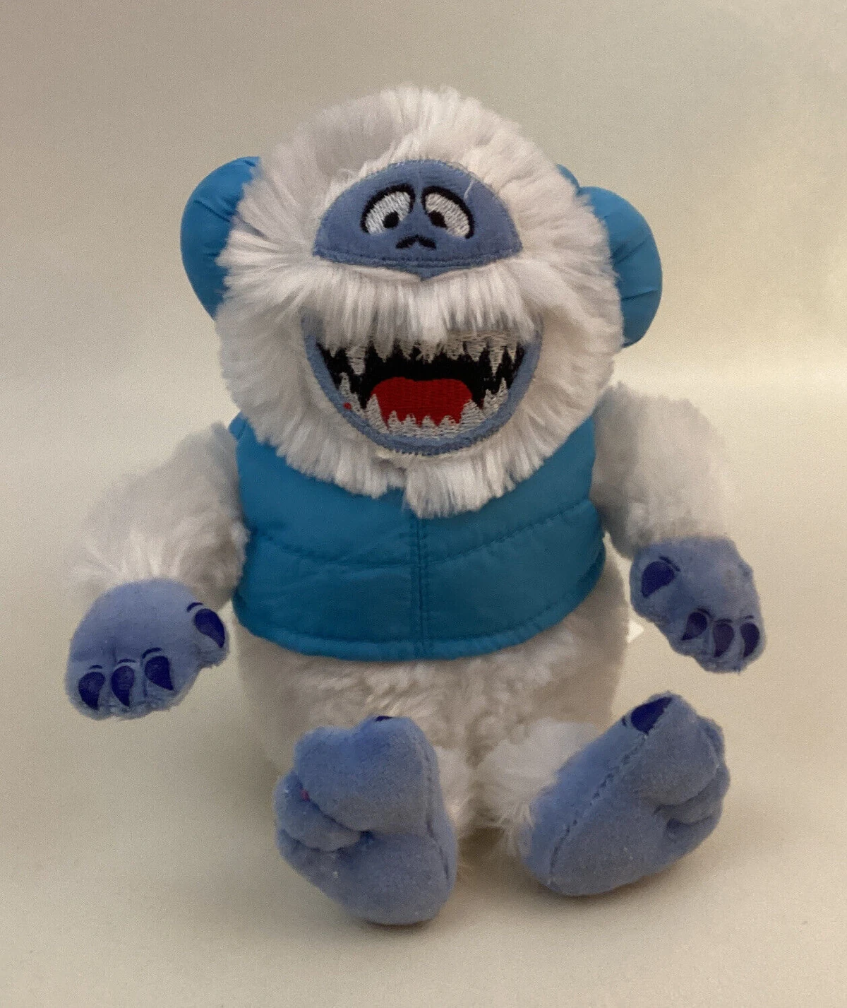 Singing Bumble with Earmuffs | DanDee Wiki | Fandom