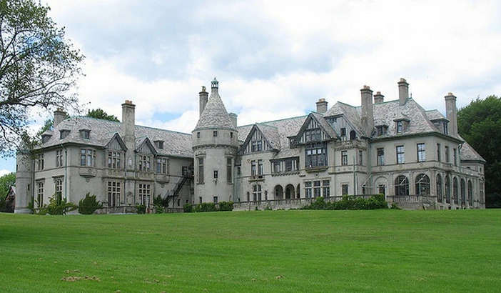 Dark Shadows Movie House