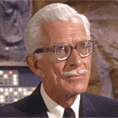 Ator:Alan Napier | Wiki DC Comics | Fandom