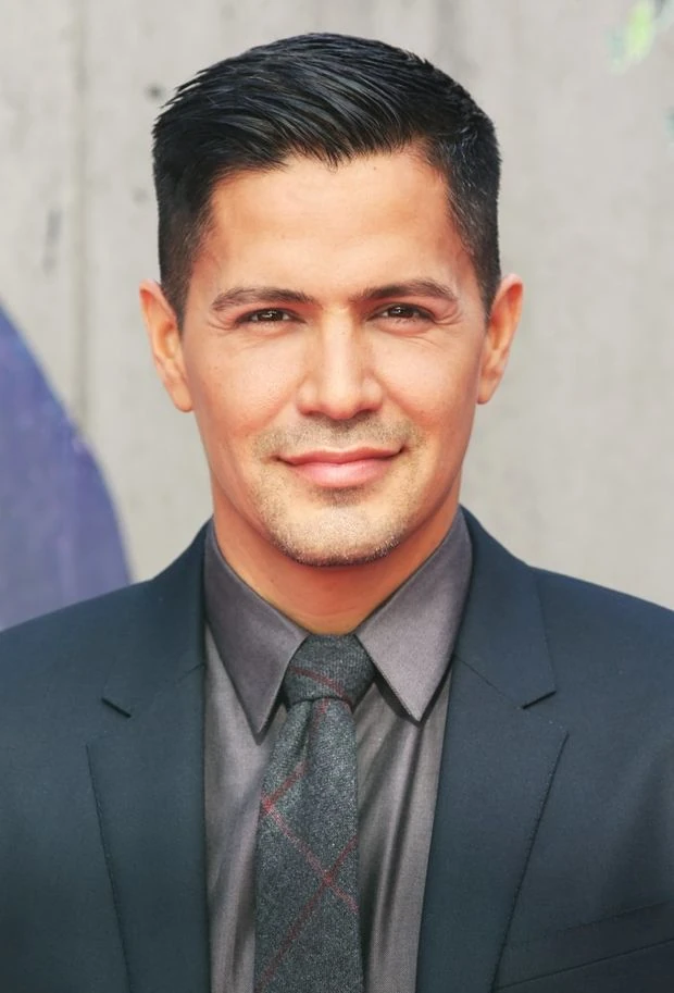 New Picture Jay Hernandez