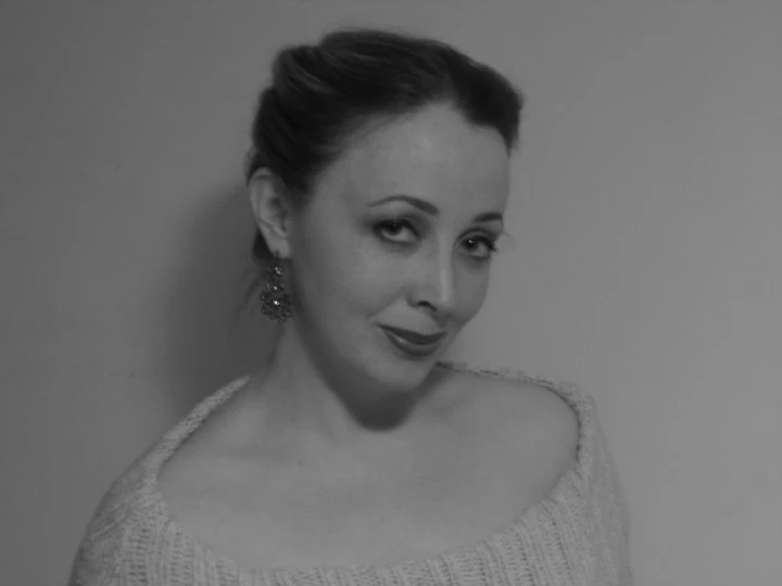 Lesley Livingston | Decoder Rng Theatre wiki | Fandom