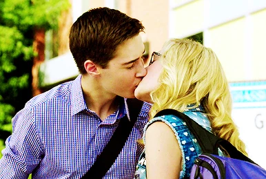 Degrassi Maya And Zig Kiss