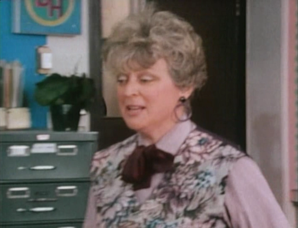 Mrs. Perry | Degrassipedia Wiki | Fandom