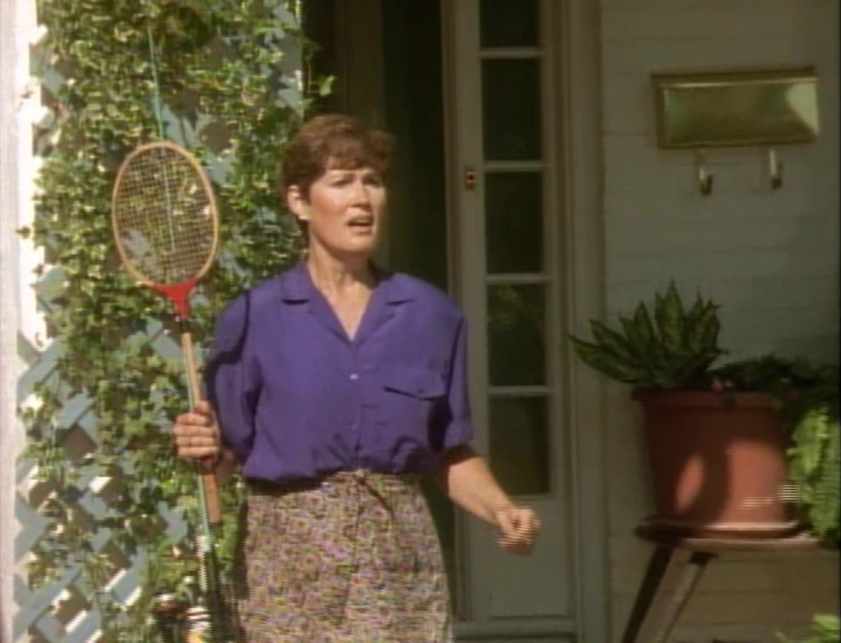 Mrs. Simpson | Degrassipedia Wiki | Fandom