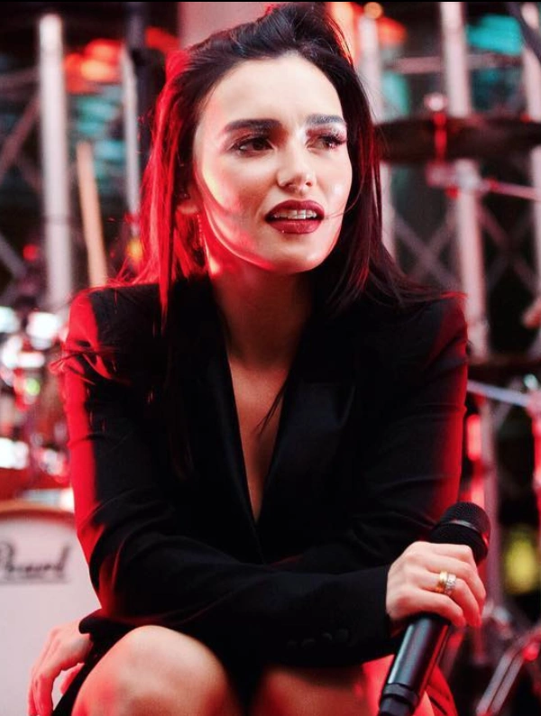 Ona | Deli's Pop Music Wiki | Fandom