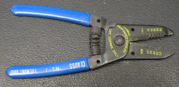 Tool:Wire Strippers | DeLorean Tech Wiki | Fandom