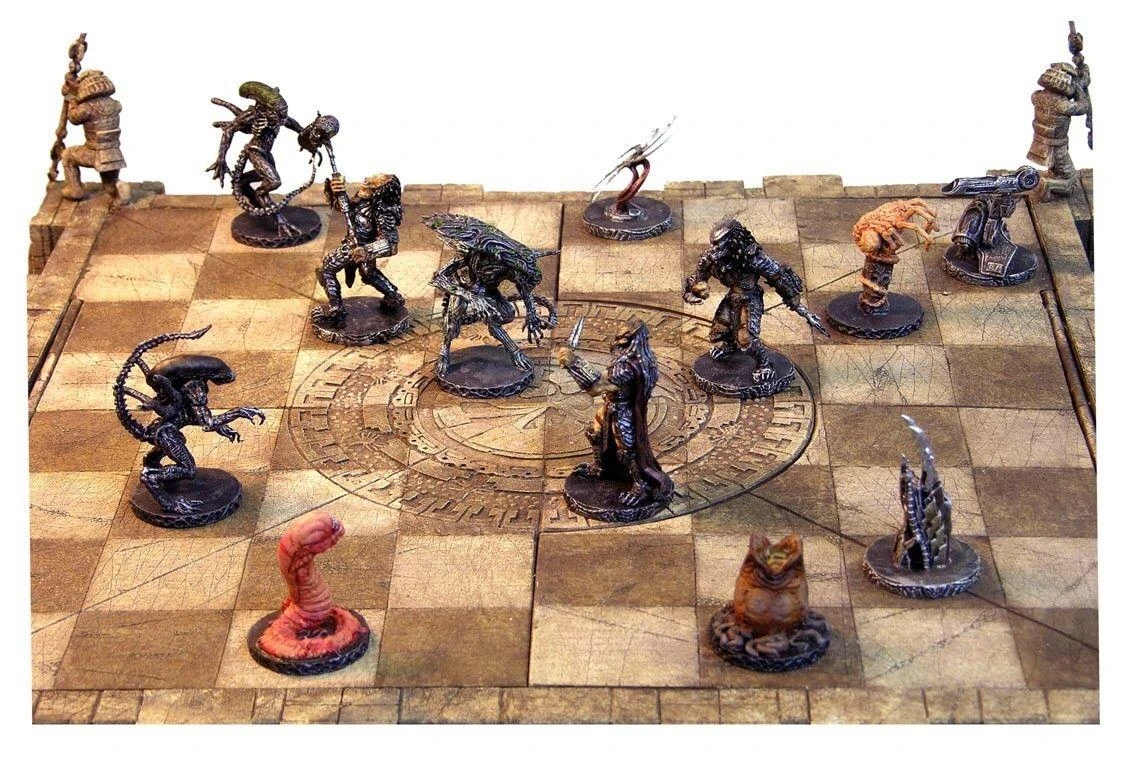 Alien vs. Predator Chess Set | Wiki Depredador AVP | Fandom