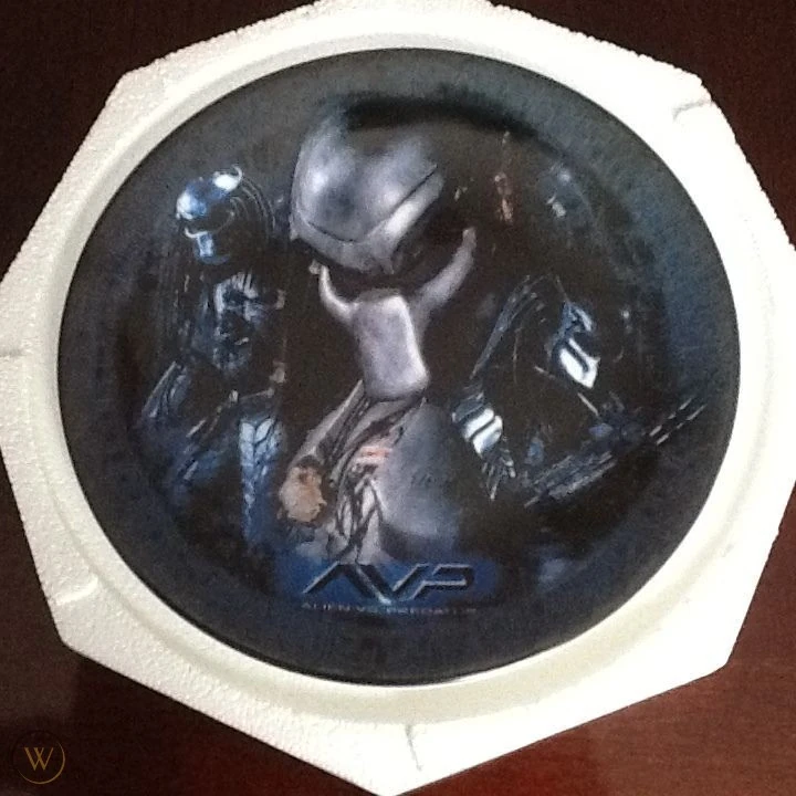 Alien vs. Predator: Limited Edition Collector Plates | Wiki Depredador ...
