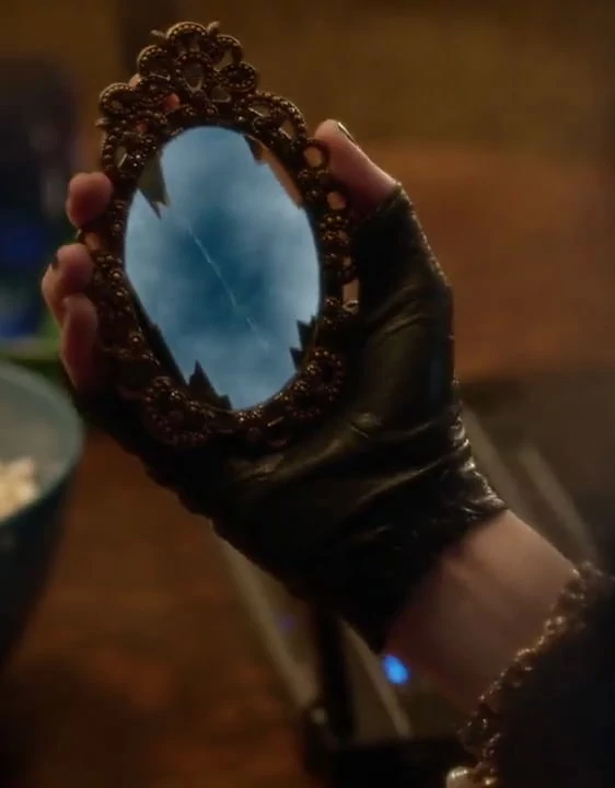 Evie's Magic Mirror | Descendants Wiki | Fandom
