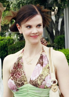Nora Huntington | Wiksteria Lane | Fandom