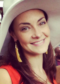 Tara Ochs | Devious Maids Wiki | Fandom