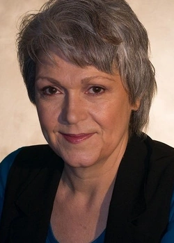 Lynn Cole | Devious Maids Wiki | Fandom