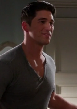 Hunky Guy 2 (4.03) | Devious Maids Wiki | Fandom
